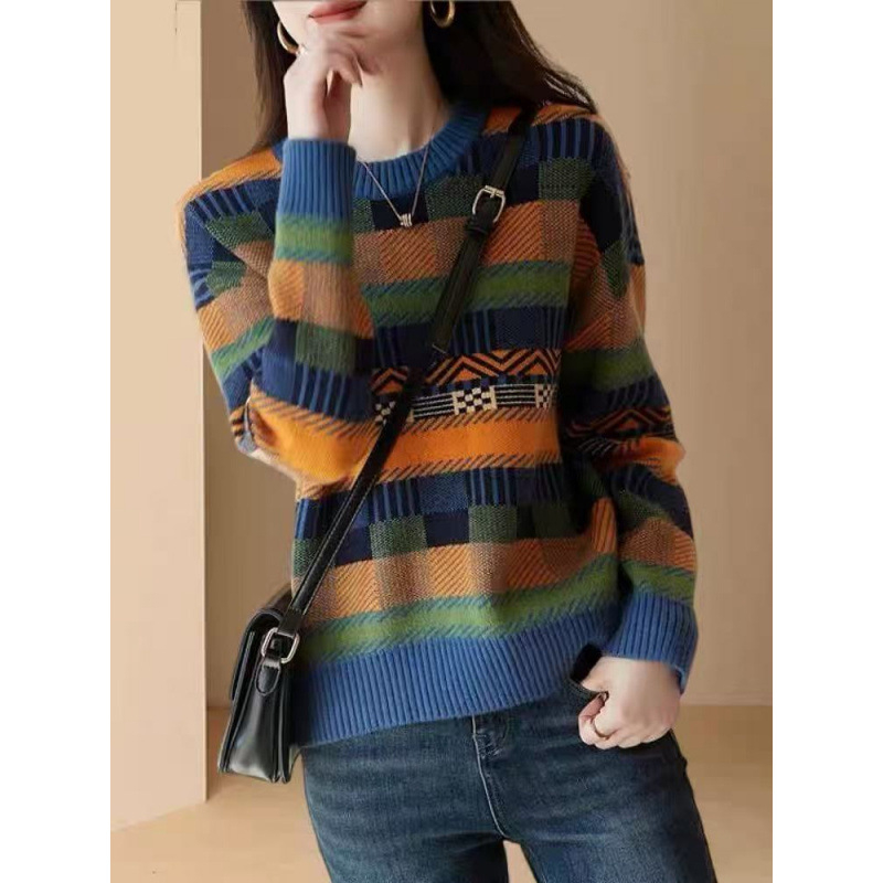 Badu.bg Вълнен пуловер с кръгло деколте и дълги разкроени ръкави, над ...